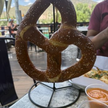 ROOFTOP TAVERN - Updated December 2025 - 196 Photos & 164 Reviews - 215 ...