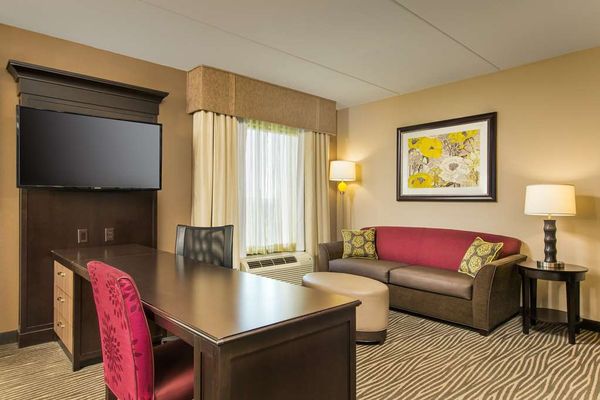 HAMPTON INN & SUITES CHATTANOOGA/HAMILTON PLACE - 114 Photos & 39 ...