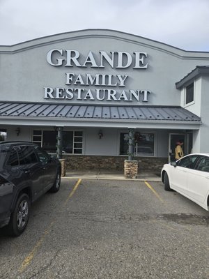 GRANDE PIZZA & FAMILY RESTAURANT - Updated November 2025 - 16 Photos ...