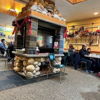 ISSAQUAH CAFE - 526 Photos & 710 Reviews - 1580 NW Gilman Blvd ...