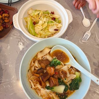 YOO YEE - Updated June 2025 - 77 Photos & 17 Reviews - 4925 N Broadway ...