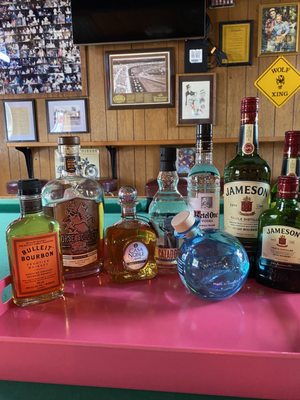 MOHAWK TAVERN - Updated December 2025 - 51 Photos & 44 Reviews - 999 ...