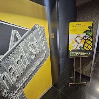 STAYPINEAPPLE, HOTEL FIVE, DOWNTOWN SEATTLE - Updated September 2025 ...