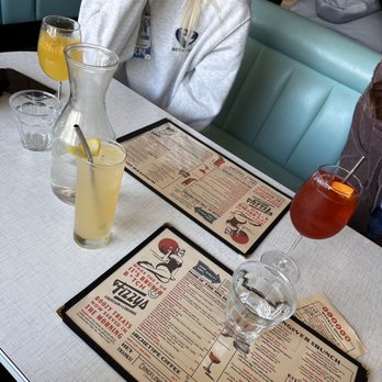 FIZZY’S FOUNTAIN & LIQUORS - Updated December 2024 - 293 Photos & 122 ...