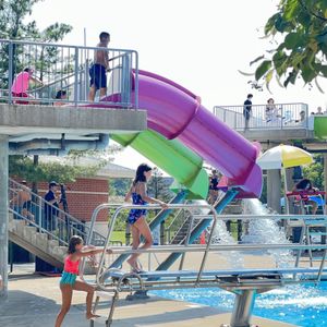STINGRAY BAY FAMILY AQUATIC CENTER - 12219 Lois Ln, Huntley, Illinois ...