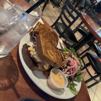 SOUTHSIDE PUB - Updated May 2025 - 70 Photos & 73 Reviews - 61160 S Hwy ...