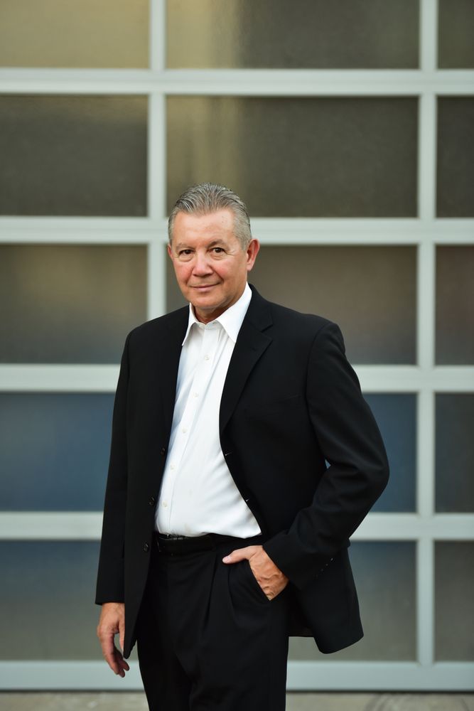 LA REAL ESTATE GROUP - Updated August 2025 - 10 Photos - 2400 S ...