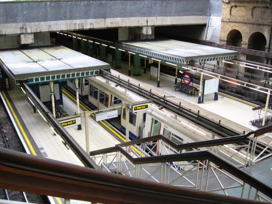 Aldgate Underground Station - 23 Photos - Train Stations - 9 Aldgate ...