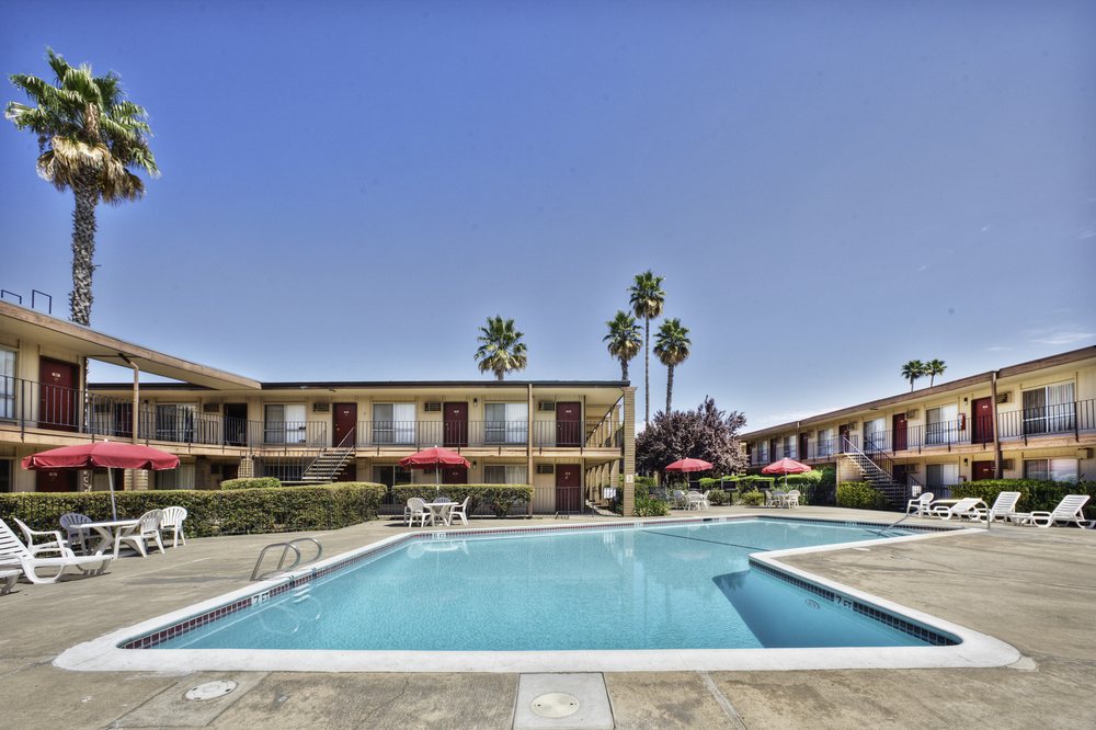 WARREN OAKS - Updated May 2025 - 2430 Fair Oaks Blvd, Sacramento ...