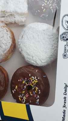 DIXIE CREAM DONUT SHOP/ METRO DELI - Updated January 2026 - 12 Photos ...