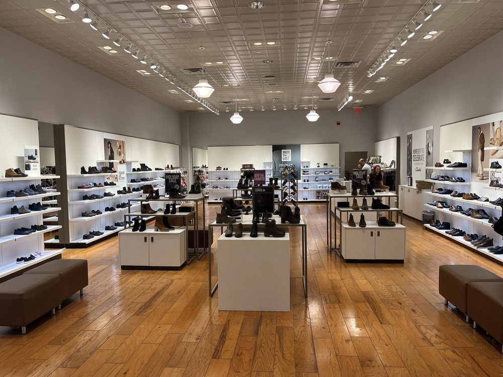 CLARKS PLAZA LAS AMERICAS - Updated January 2025 - Avenida F.D ...