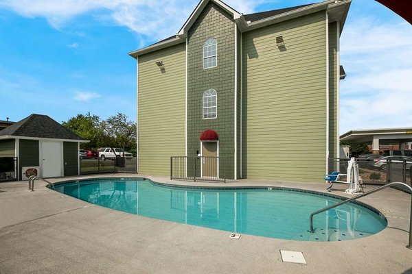 SURESTAY PLUS HOTEL BY BEST WESTERN SEVIERVILLE - Updated May 2026 ...