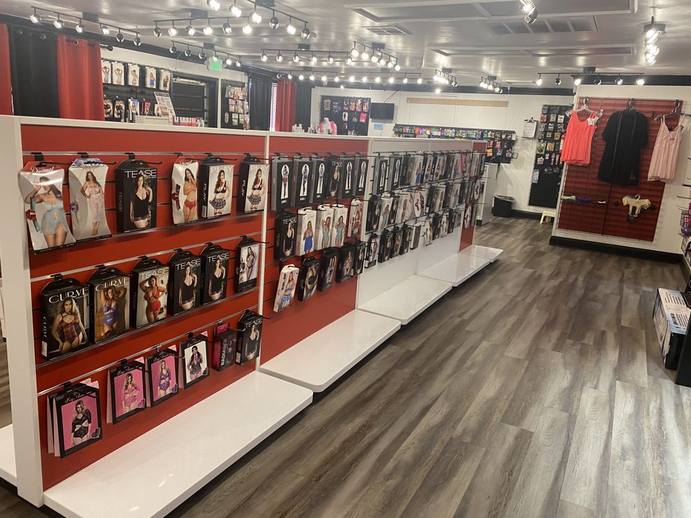 LOVER’S PARADISE - Updated November 2024 - 31 Photos - 1312 S Mooney Blv, Visalia, California ...