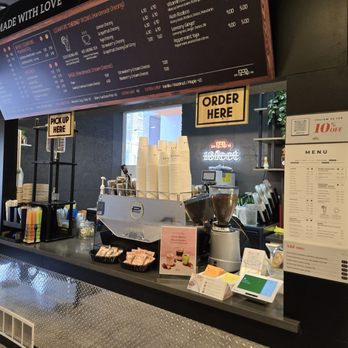 18FEET - Updated August 2025 - 28 Photos & 10 Reviews - 86 Gerrard ...