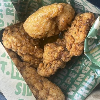 WINGSTOP - Updated July 2024 - 48 Photos & 117 Reviews - 687 S Rancho ...