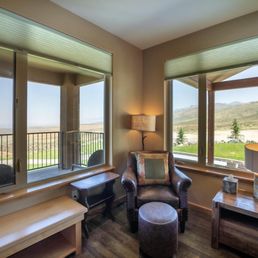 RUBY 360 LODGE - Updated October 2025 - 64 Photos - 301 N Mountain View ...