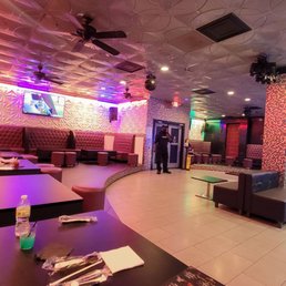 FAMOUS LOUNGE - Updated December 2025 - 86 Photos & 61 Reviews - 5010 ...