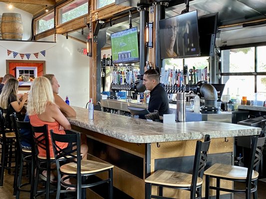 BARNYARD CRAFTHOUSE & EATERY - Updated December 2025 - 431 Photos & 469 ...