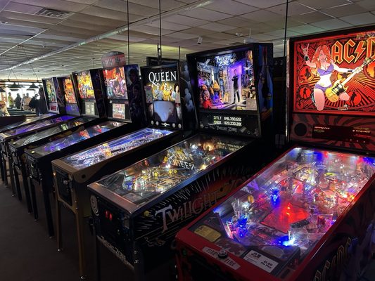 POCKETEER BILLIARDS AND BAR - Updated September 2025 - 252 Photos & 37 ...