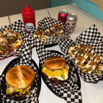 BETWEEN 2 BUNS - Updated December 2025 - 112 Photos & 36 Reviews - 105 ...