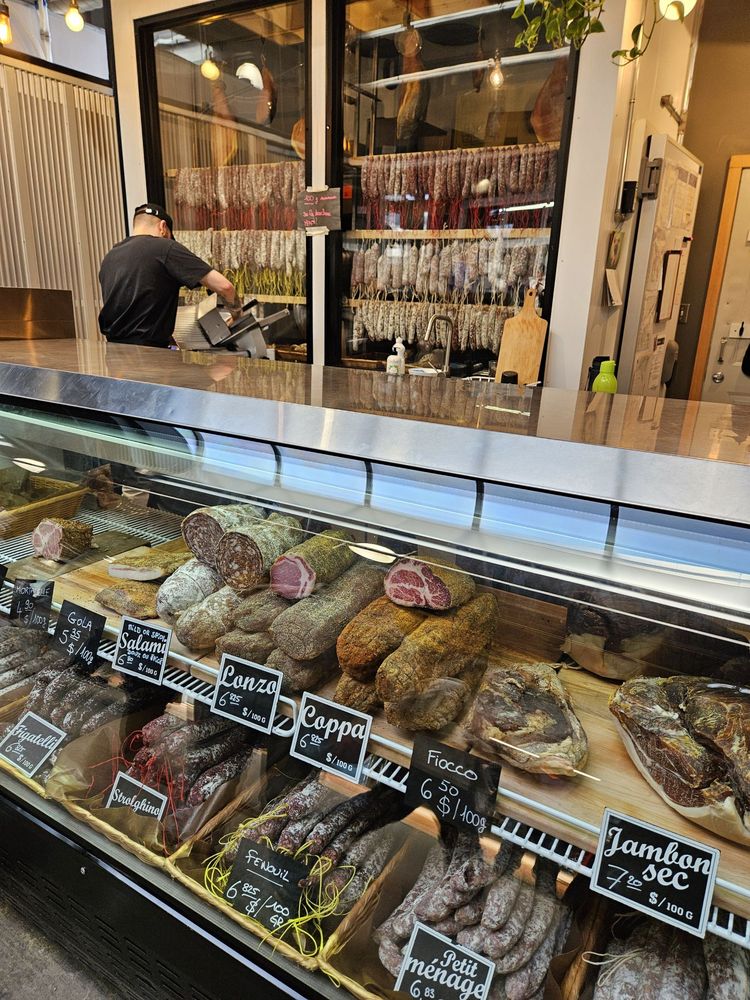 LES COCHONS TOUT RONDS - Updated August 2025 - 21 Photos - 7070 Avenue ...