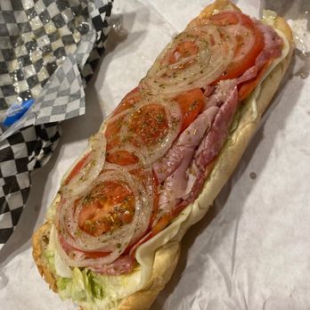 BEACON HILL MARKET AND DELI - Updated June 2024 - 60 Photos & 39 ...