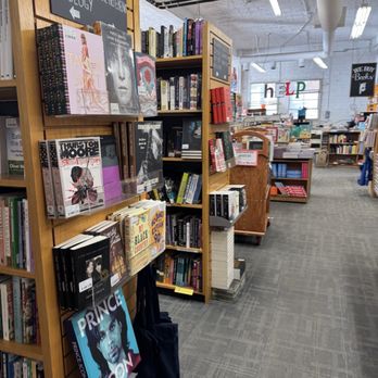 MAGERS & QUINN BOOKSELLERS - Updated January 2026 - 68 Photos & 135 ...