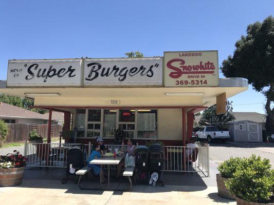 SNOWHITE DRIVE IN - 78 Photos & 71 Reviews - Burgers - 1210 W Turner Rd ...