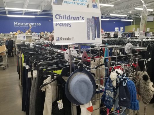 GOODWILL - Updated January 2026 - 26 Photos & 11 Reviews - 444 Quaker ...
