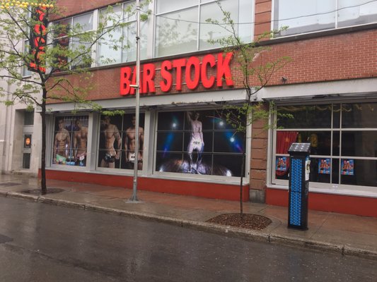 STOCK BAR - 43 Photos & 40 Reviews - 1171 Rue Sainte-Catherine E ...
