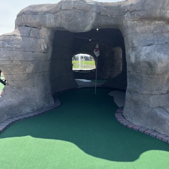 BIRDIES MINIATURE GOLF - Updated May 2024 - 98 Photos & 90 Reviews ...