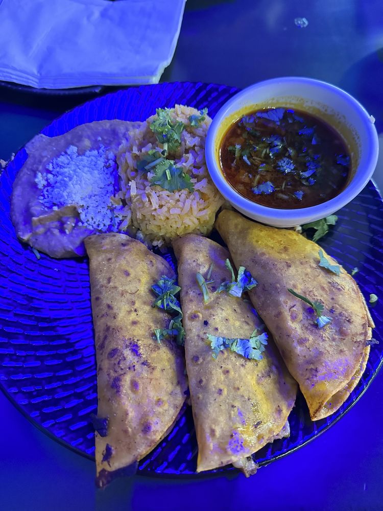 CALACAS BAR AND GRILL - 51 Photos & 17 Reviews - 2760 Michigan Ave ...