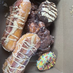 AVON DONUTS INC - 215 Photos & 247 Reviews - 45324 Woodward Ave ...