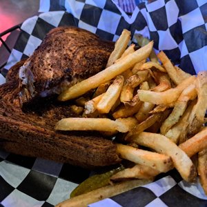 SIDELINES SPORTS BAR AND GRILL - Updated July 2024 - 212 Photos & 182 ...