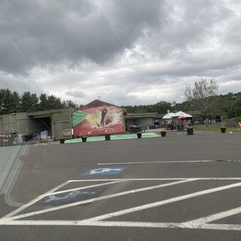 LYMAN ORCHARDS APPLE BARREL MARKET - Updated September 2024 - 652 ...