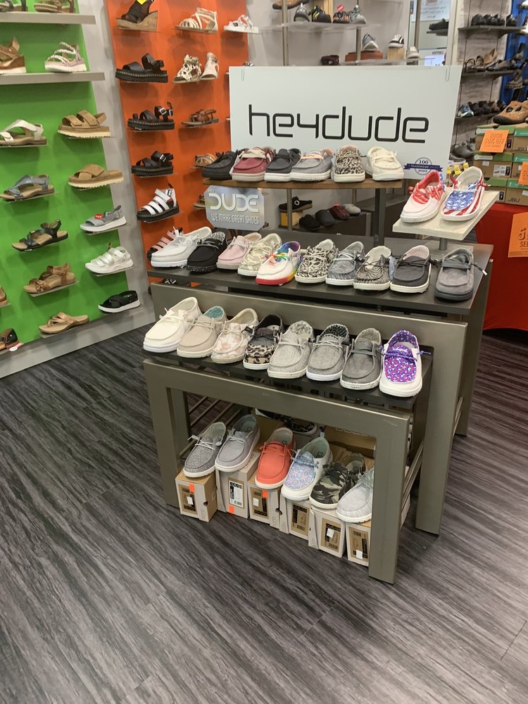 TRADEHOME SHOE STORES - Updated February 2025 - 12 Photos & 10 Reviews ...
