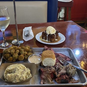 FIREHOUSE QUE & BREW - Updated March 2025 - 340 Photos & 583 Reviews ...