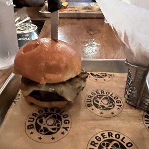 BURGEROLOGY STONY BROOK - 115 Photos & 102 Reviews - 2302 B Nesconset ...
