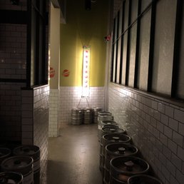 BEERTOWN - Updated December 2025 - 151 Photos & 119 Reviews - 75 King ...