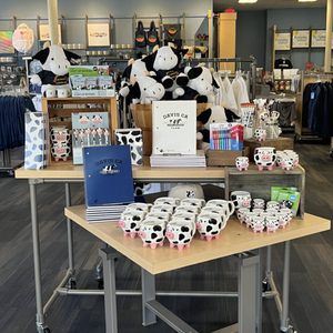 UC DAVIS STORES: CAMPUS STORE - Updated July 2025 - 63 Photos & 27 ...