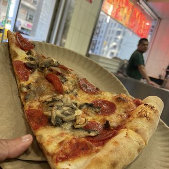 FAMOUS ORIGINAL RAY’S PIZZA - Updated May 2025 - 351 Photos & 536 ...