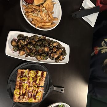 HUBBARD GRILLE - Updated March 2025 - 477 Photos & 560 Reviews - 793 N ...