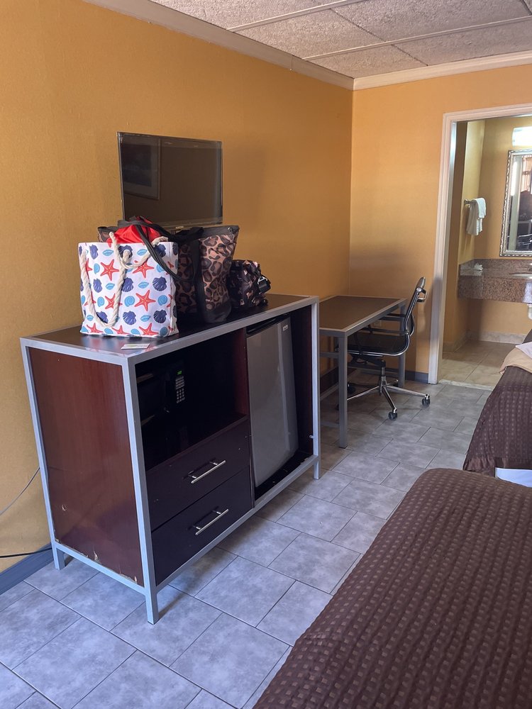 RODEWAY INN UNIVERSITY - 54 Photos & 18 Reviews - 1120 S College Ave ...