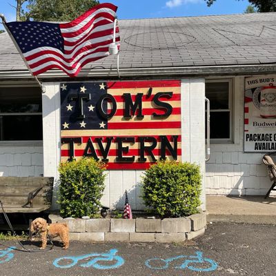 TOM’S TAVERN - Updated December 2025 - 17 Photos & 20 Reviews - 85 ...