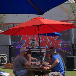 RETRO JUNKIE - 358 Photos & 270 Reviews - Cocktail Bars - 2112 N Main ...