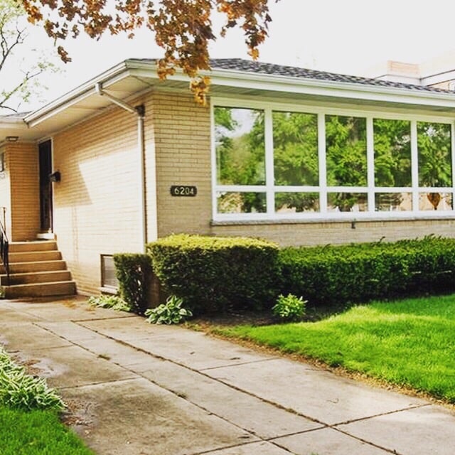 ELIZABETH BARONE - Updated December 2024 - 548 W Webster Ave, Chicago ...