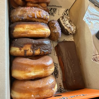 ORIGINAL HOUSE OF DONUTS - LACEY - Updated August 2024 - 72 Photos & 46 ...