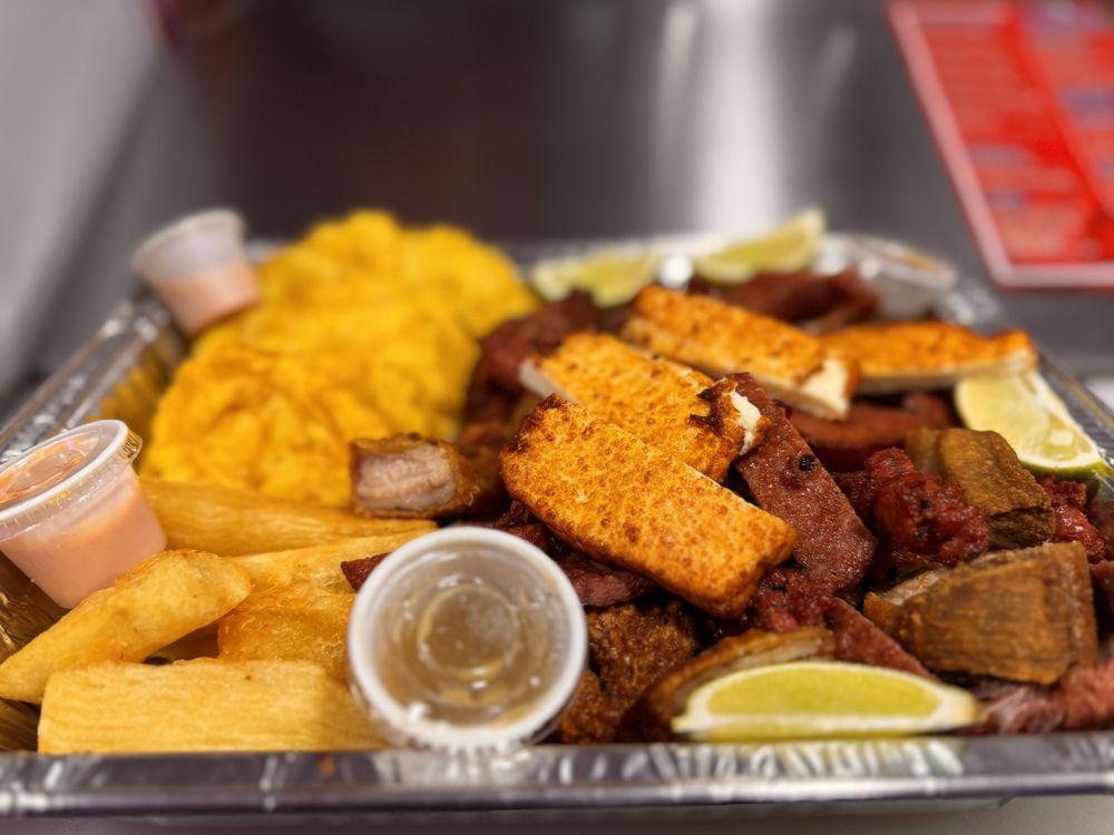 URBANO CHIMI BURGER - Updated October 2025 - 13 Photos - 2650 Fowler St ...