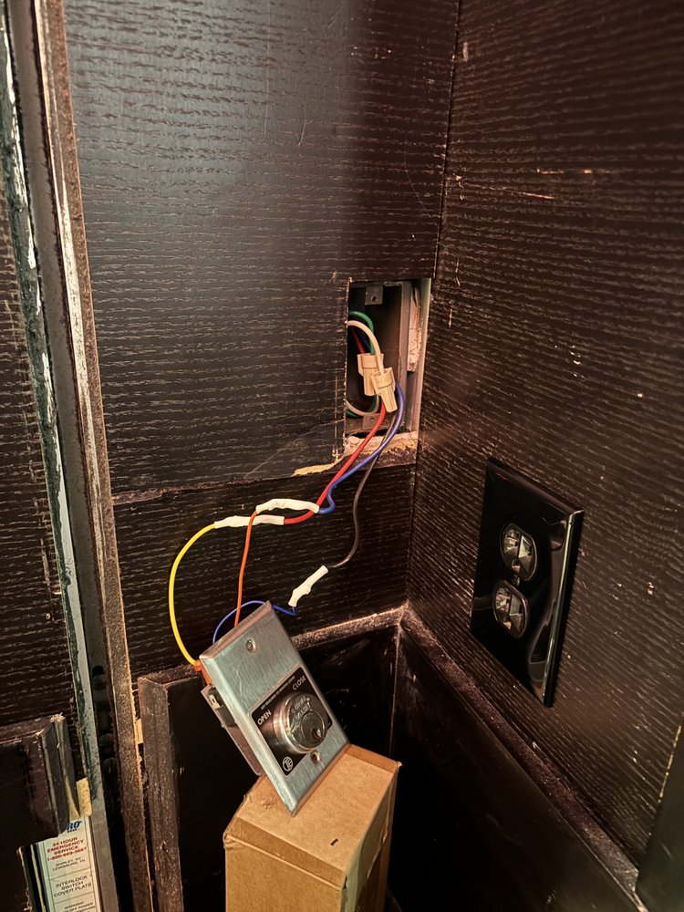 AMP LOCKSMITH - TEMP. CLOSED - Updated December 2025 - 14 Photos ...