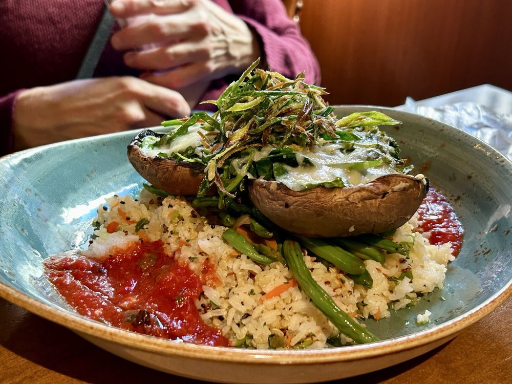 MILESTONES GRILL & BAR - Updated January 2026 - 20 Photos - 218 Yonge ...